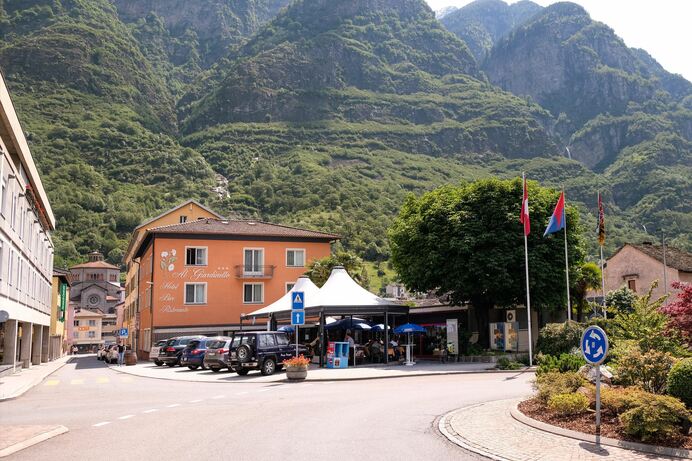 Hotels in Biasca: Einfach & ohne Gebühren buchen